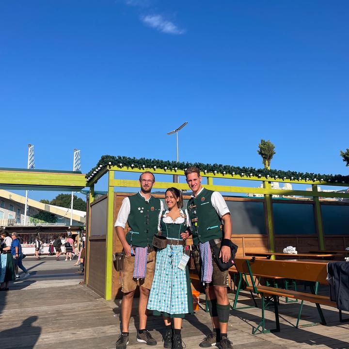 🦄 @diewiesnbedienungen - Fanny, Kenny & Lukas - TikTok